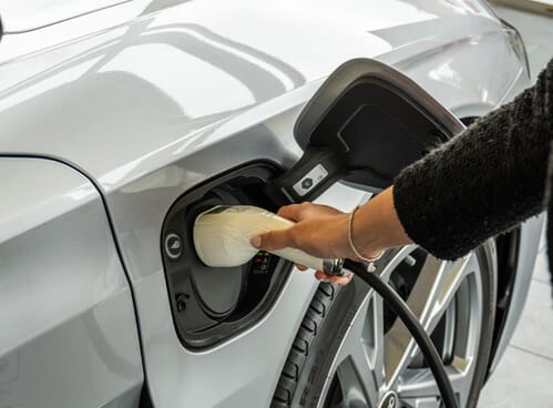 2025 VOLKSWAGEN ID.4 Life 77kWh Pro 286PS 1-speed automatic 5 Door £ ...